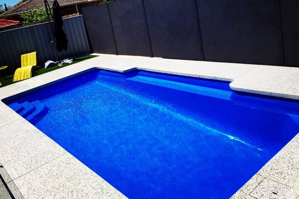 Why Seamless Pool Edging is Such a Popular Option for Perth Homes